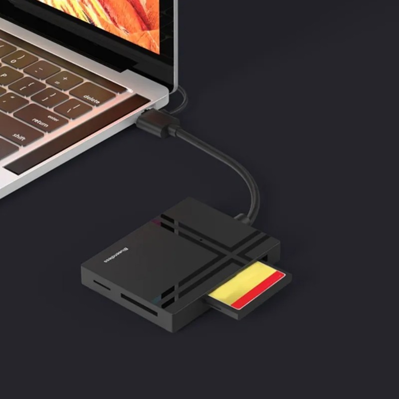 USB 3.0 Multi Card Reader and USB-C Converter - GeeWiz