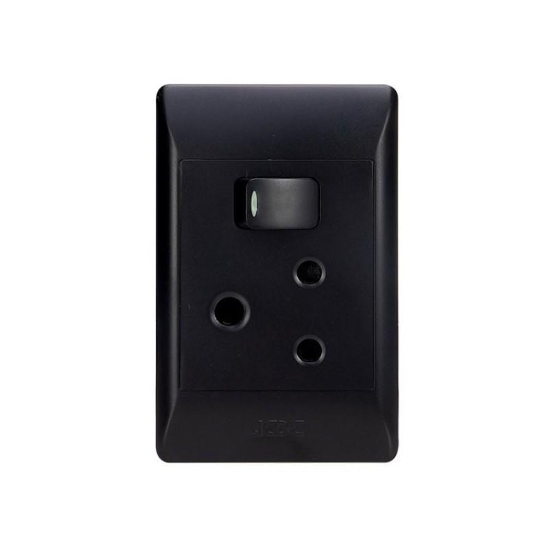 16A SWITCHED SOCKET OUTLET 2x4 WITH BLACK COVER PLATE - GeeWiz