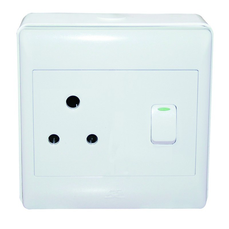 16A SWITCHED SOCKET OUTLET 4x4 C/W SURFACE BOX - GeeWiz
